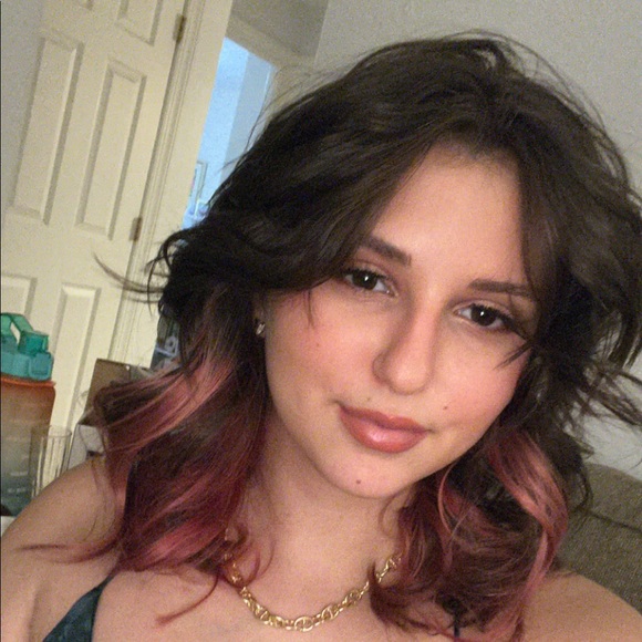 Emma's Closet (@emma_nova_) | Poshmark